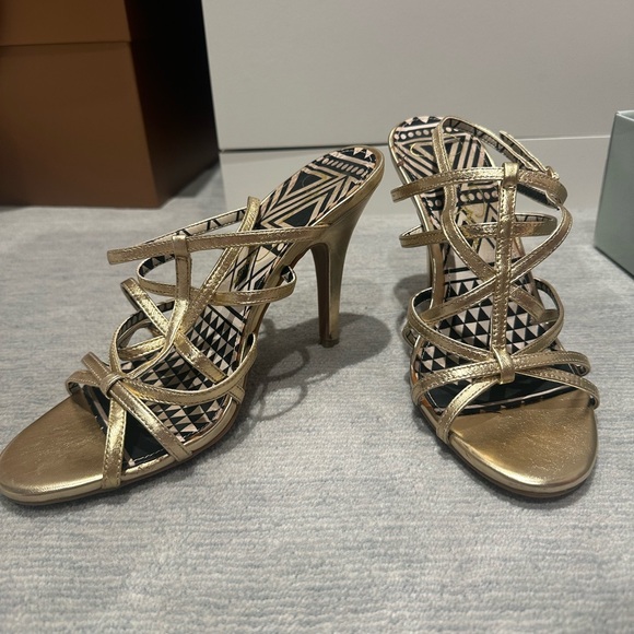 Jessica Simpson | Shoes | Jessica Simpson Gold Heels | Poshmark